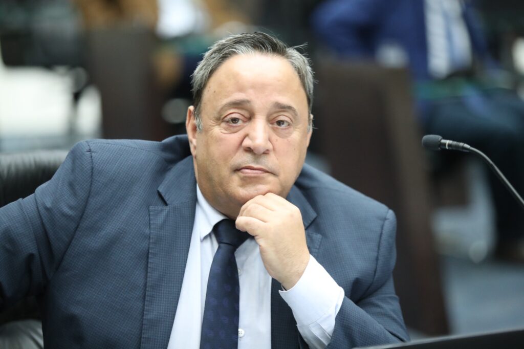 Hussein Bakri destaca programa para ampliar acesso à internet na zona ...