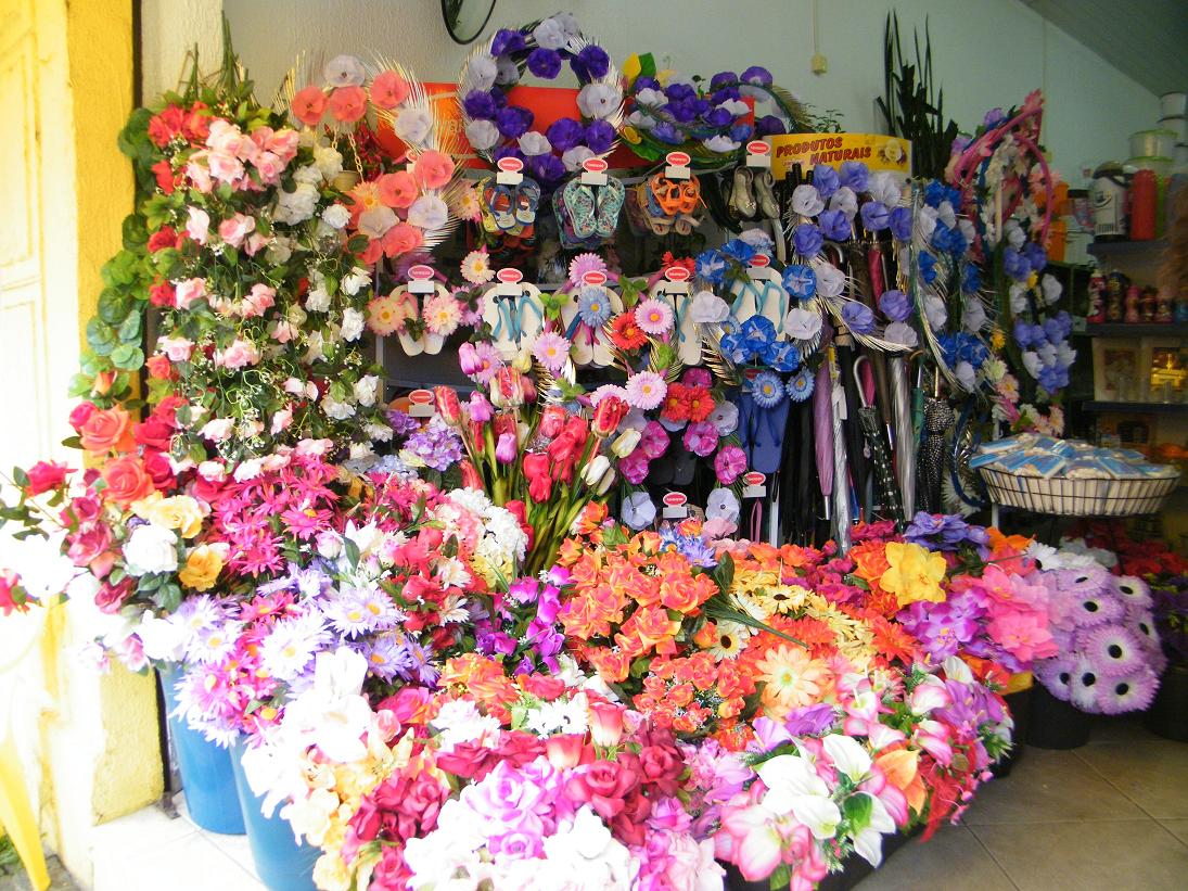 Flores de plástico ganham a preferência para o Dia de Finados - Vvale