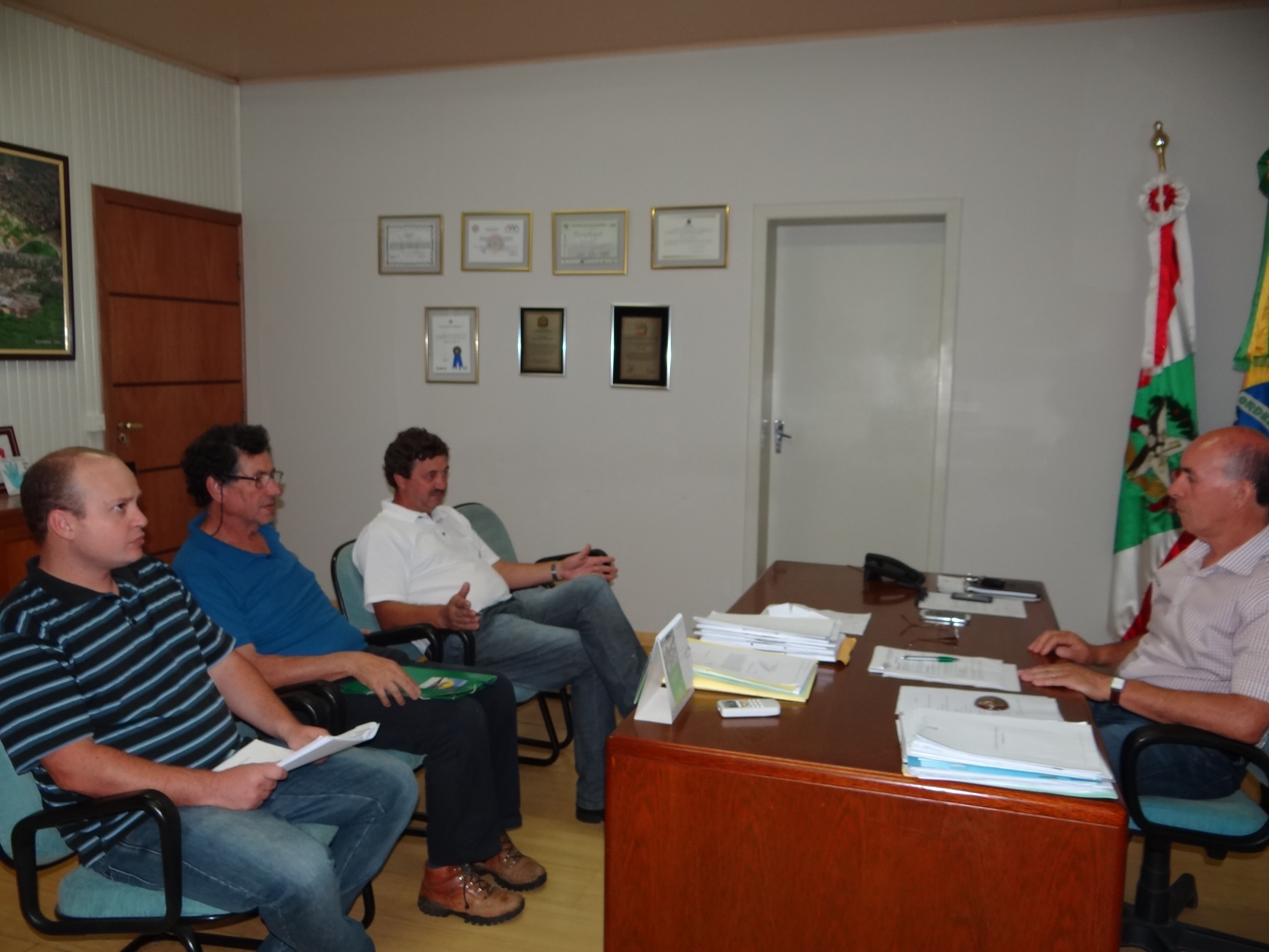 Prefeito Anízio recebe integrantes da EcoPeixe - Vvale Prefeito Anízio recebe integrantes da EcoPeixe - Vvale