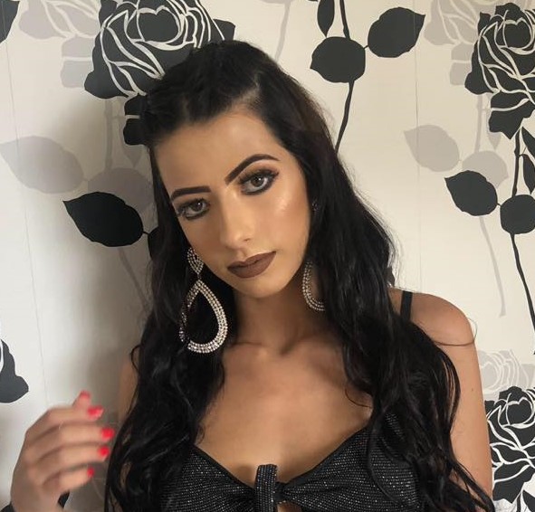 Conheça Samira, jovem que se dedica ao Evangelho através da arte