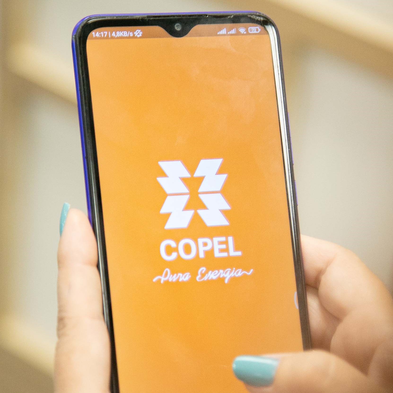 Clientes recebem visita da Copel para cadastro da conta de luz digital ...