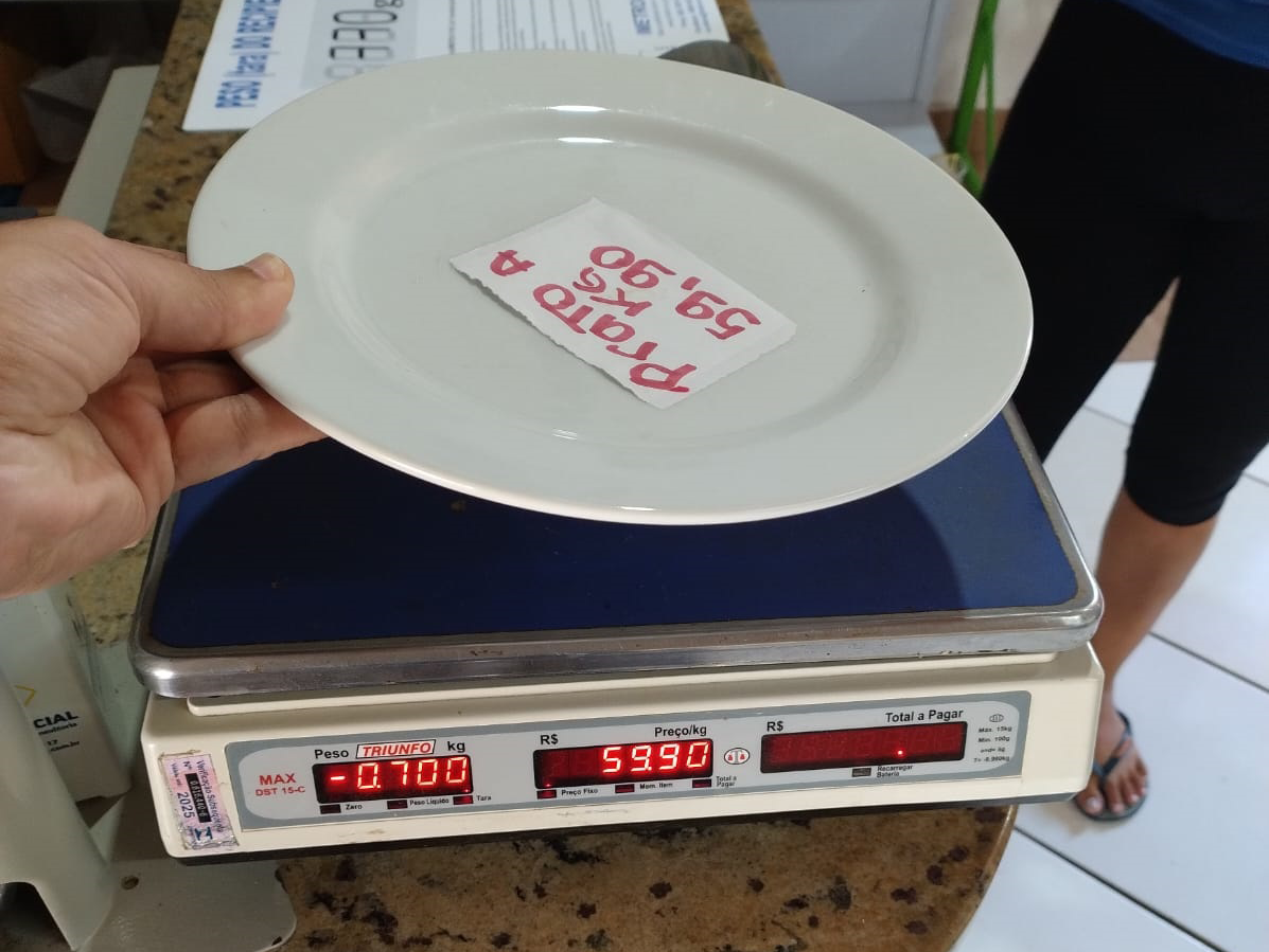 Inmetro volta a exigir a divulgação do peso do prato em buffet a quilo