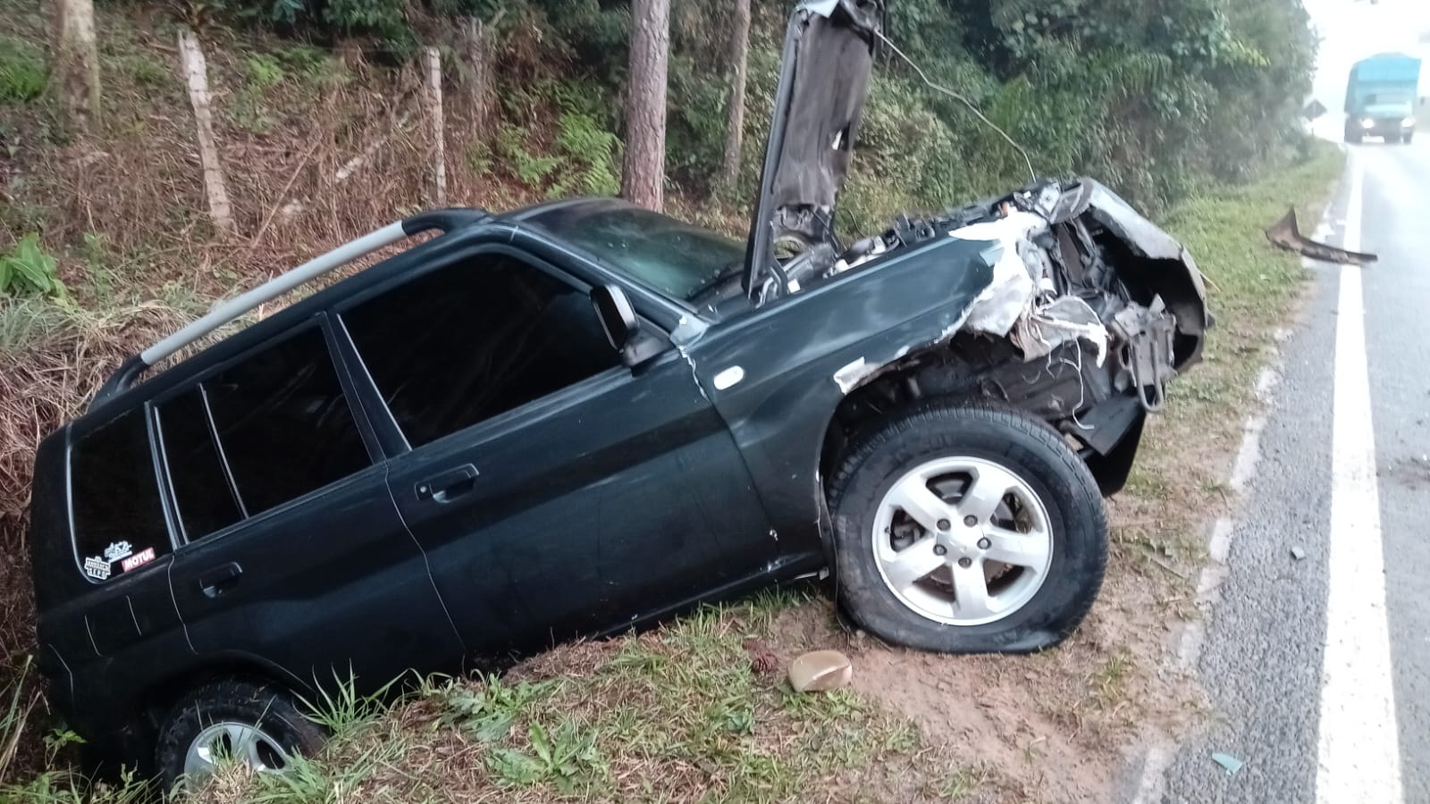 Acidente na PR-446 deixa feridos e trânsito em meia pista - Vvale