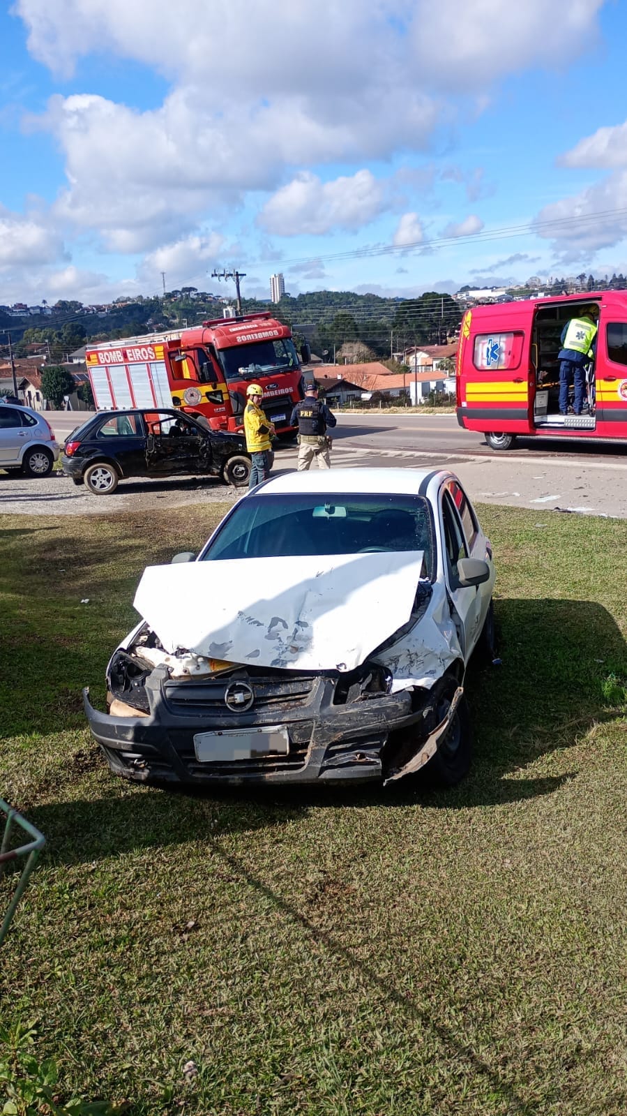 Acidente na BR-280 deixa três feridos