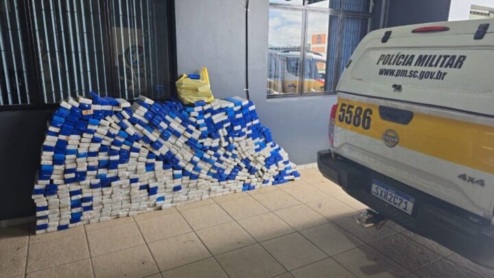 Hilux furtada tomba na SC-135 e polícia apreende 631 kg de maconha - Vvale
